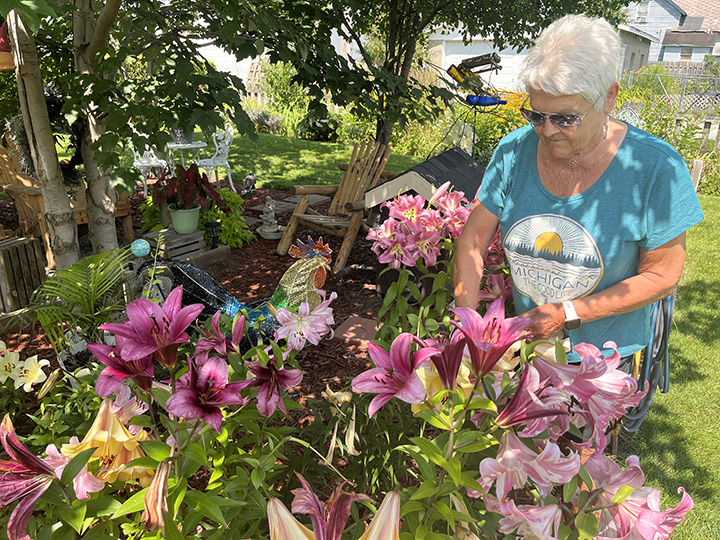 PHOTO: From the backyard to bouquets | News, Sports, Jobs - The Alpena News